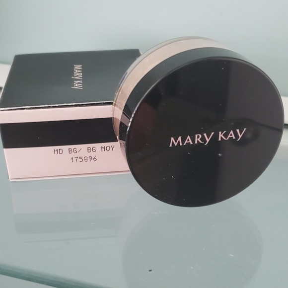 Mary Kay | Makeup | Mary Kay Silky Setting Powder | Poshmark